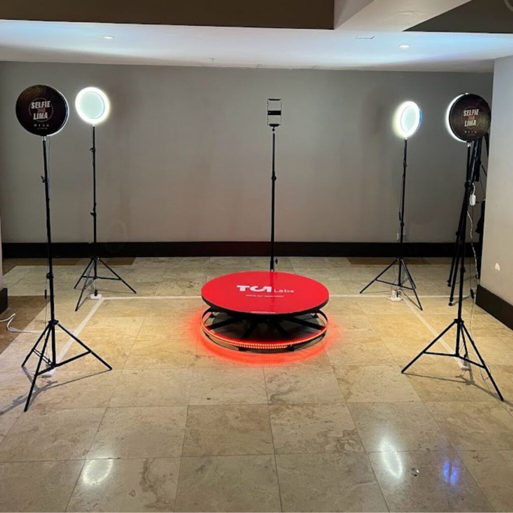 Alquiler de plataforma 360 para eventos Lima: Precio cabina